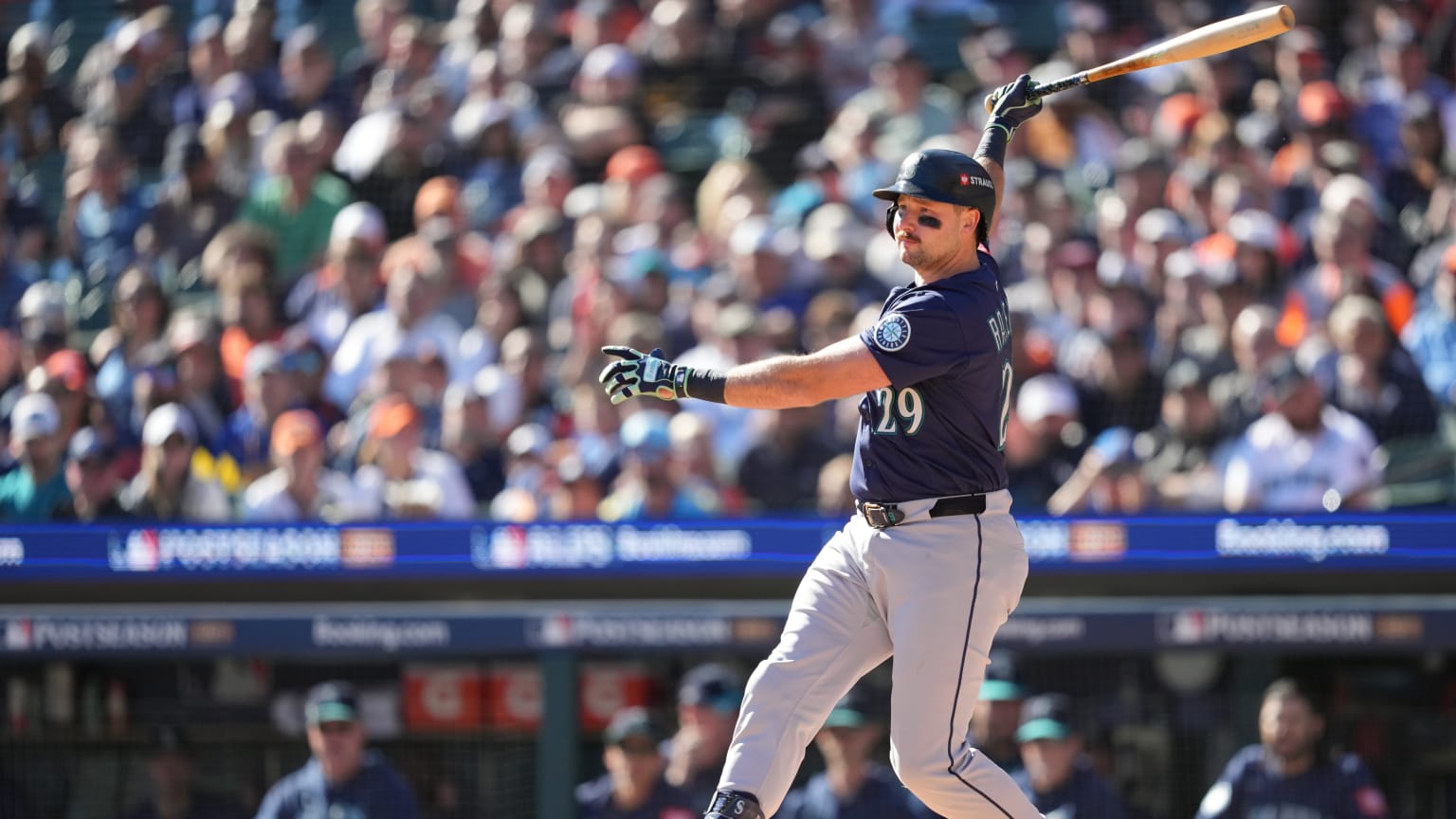 Cal Raleigh's RBI single | 10/08/2025 | MLB.com