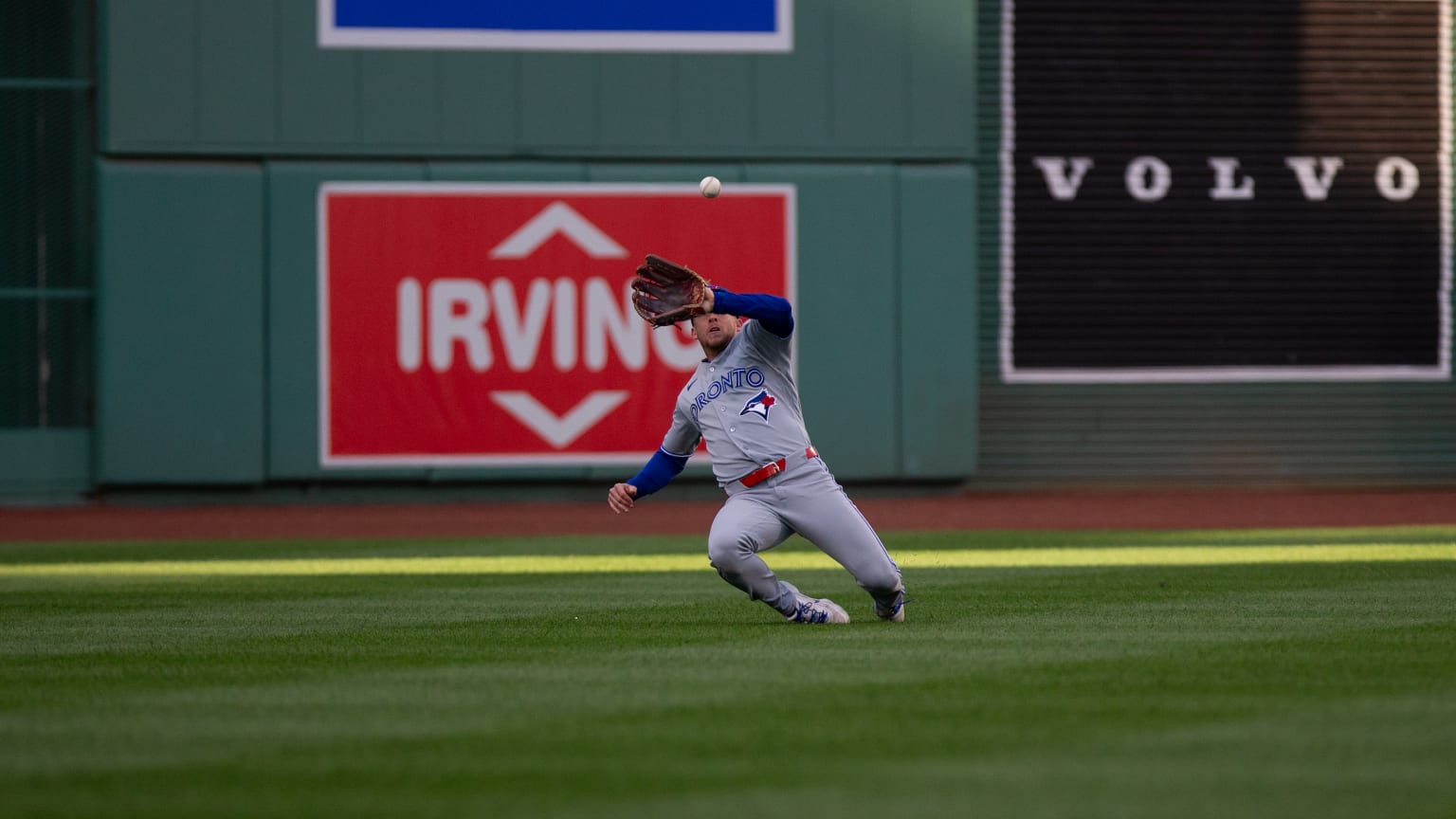 Myles Straw's impressive sliding catch | 06/16/2026 | Toronto Blue Jays