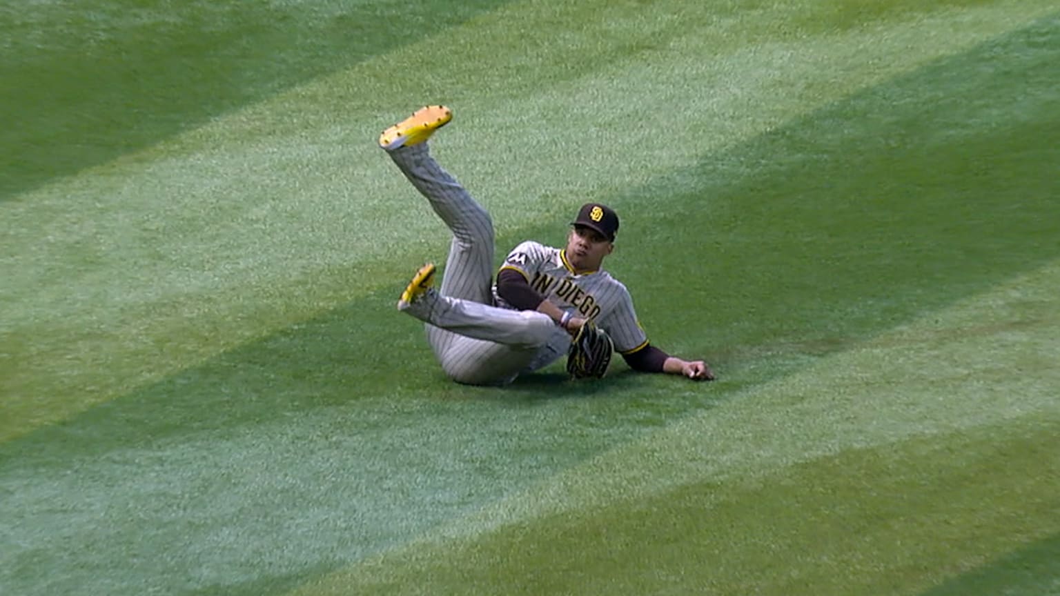 Juan Soto races to make a sweet sliding catch | 08/12/2023 | San Diego Padres