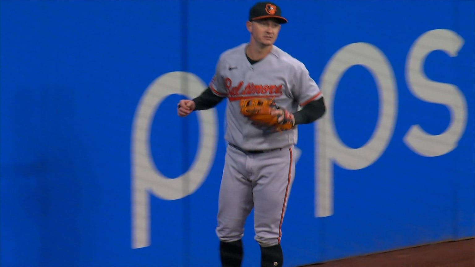 Austin Hays makes a leaping catch in the 1st inning | 09/21/2023 ...