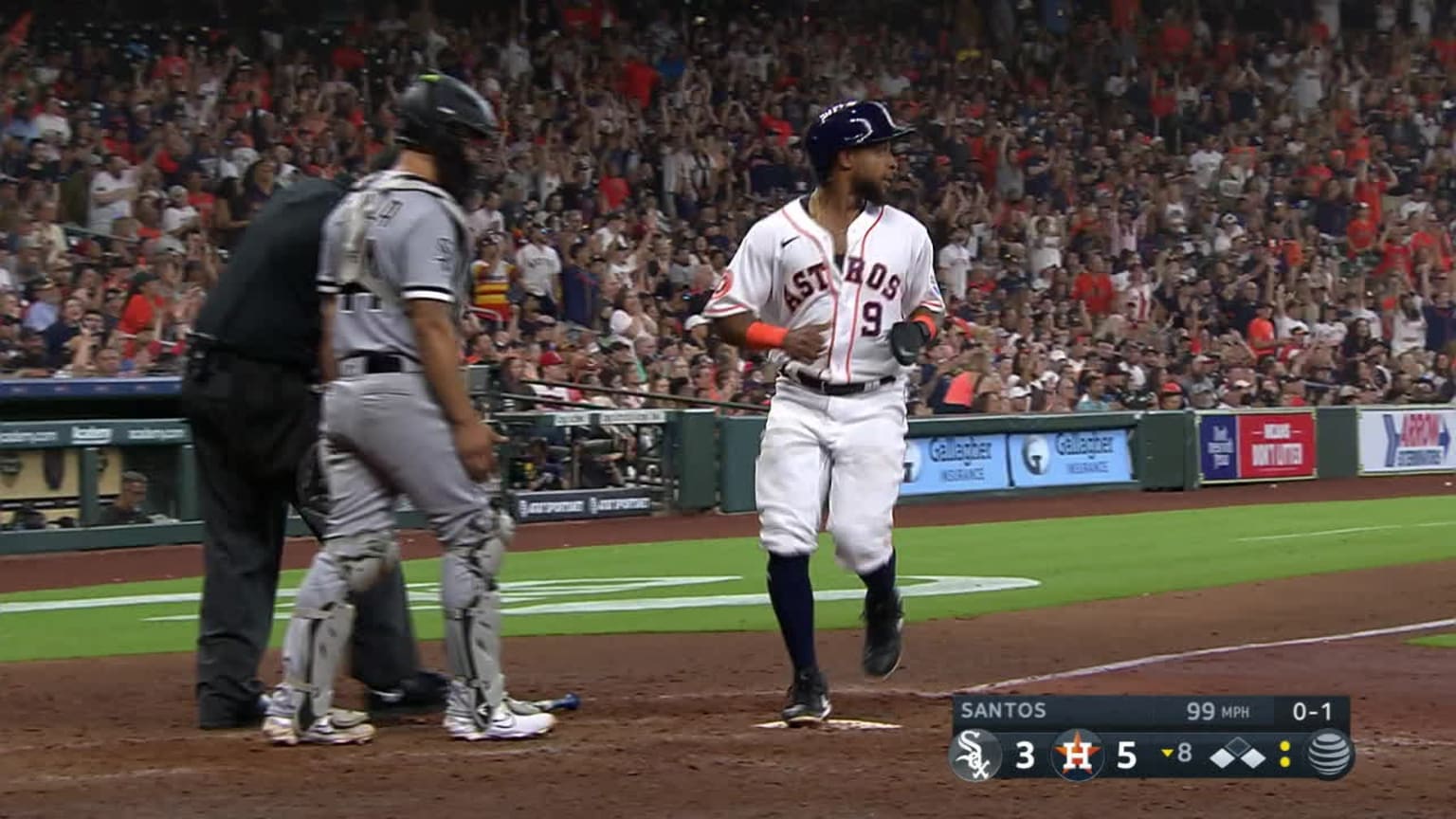 José Abreu knocks an RBI single to center field | 04/01/2023 | Houston Astros