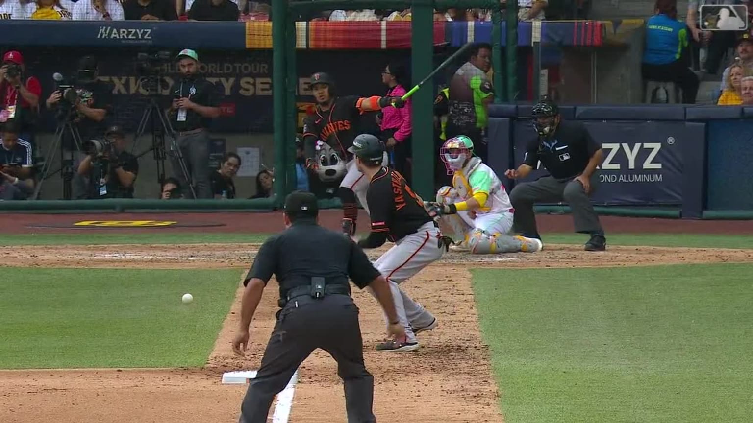 Thairo Estrada hits a bases-loaded double to left | 04/29/2023 | San ...