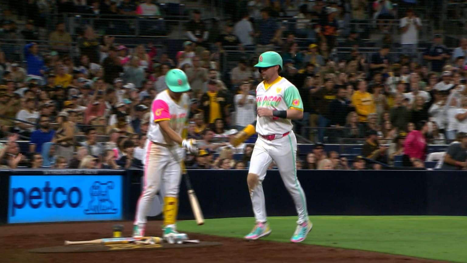 Donovan Solano's RBI walk | 06/21/2024 | San Diego Padres