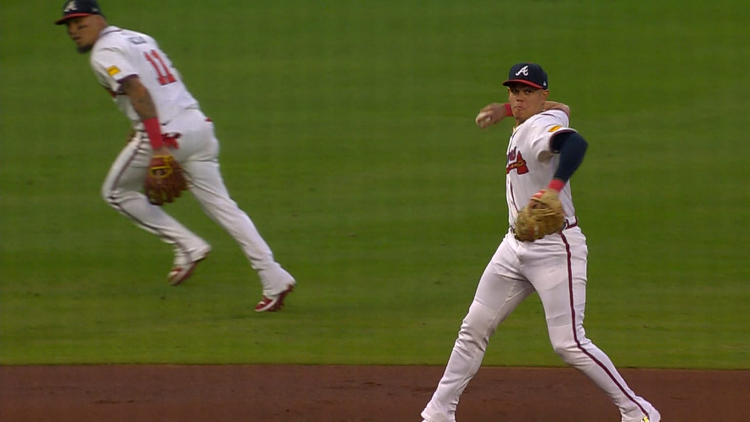 Gio Urshela's spinning play | 09/16/2024 | Atlanta Braves