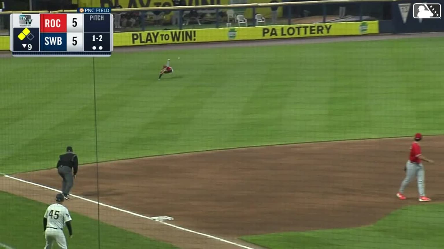 Dylan Crews lays out to make a catch | 04/23/2026 | MLB.com