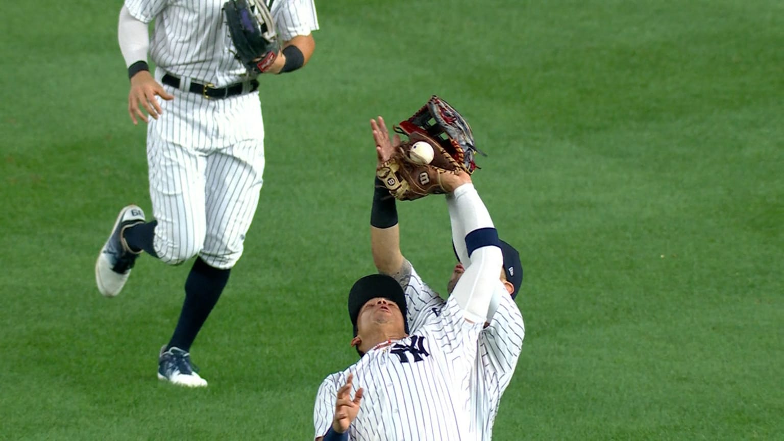 Pete Alonso reaches on dropped fly ball in the 7th | 08/22/2022 | MLB.com