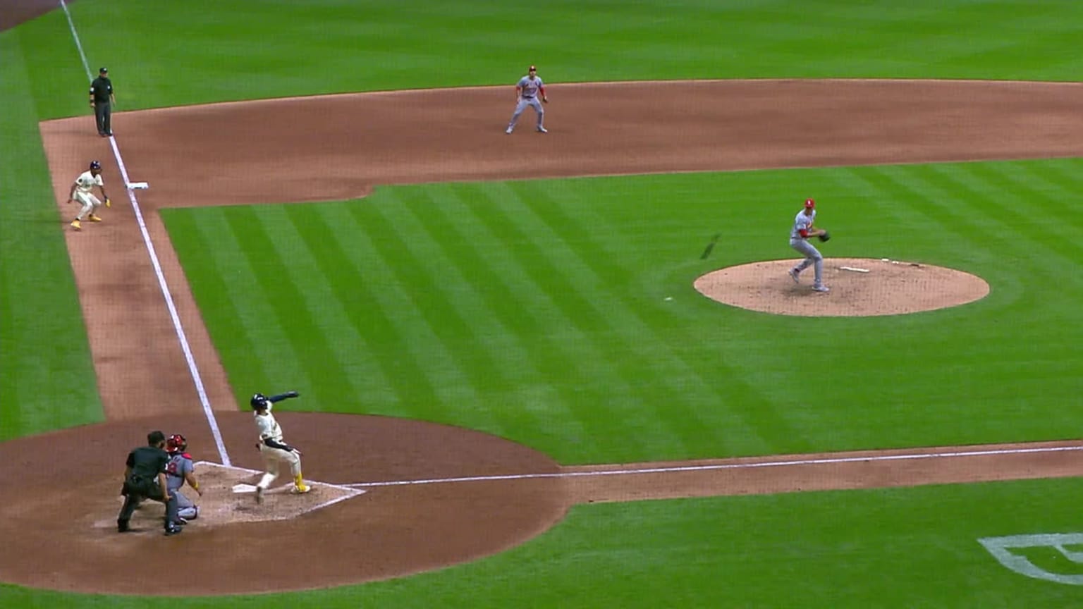 Chris Roycroft avoids broken bat | 05/10/2024 | St. Louis Cardinals