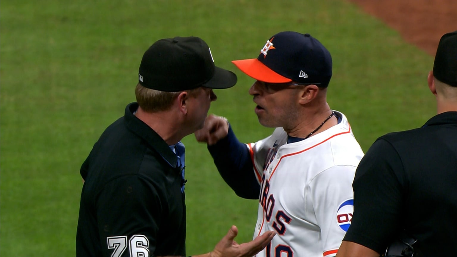 Joe Espada and Troy Snitker ejected in 5th | 09/20/2025 | MLB.com