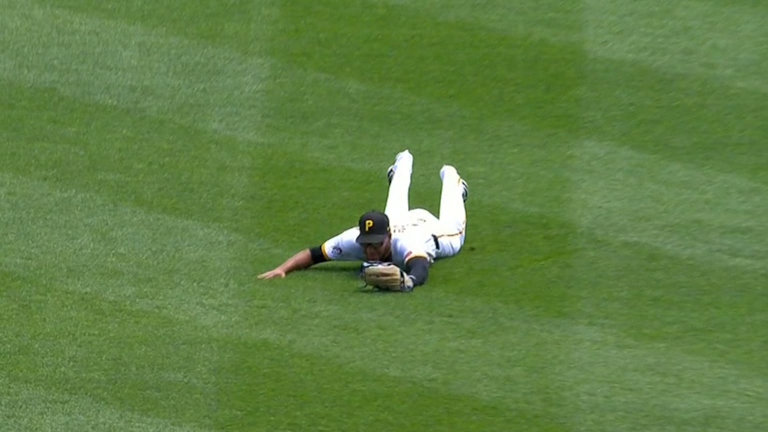 Edward Olivares' diving catch | 07/07/2024 | Pittsburgh Pirates