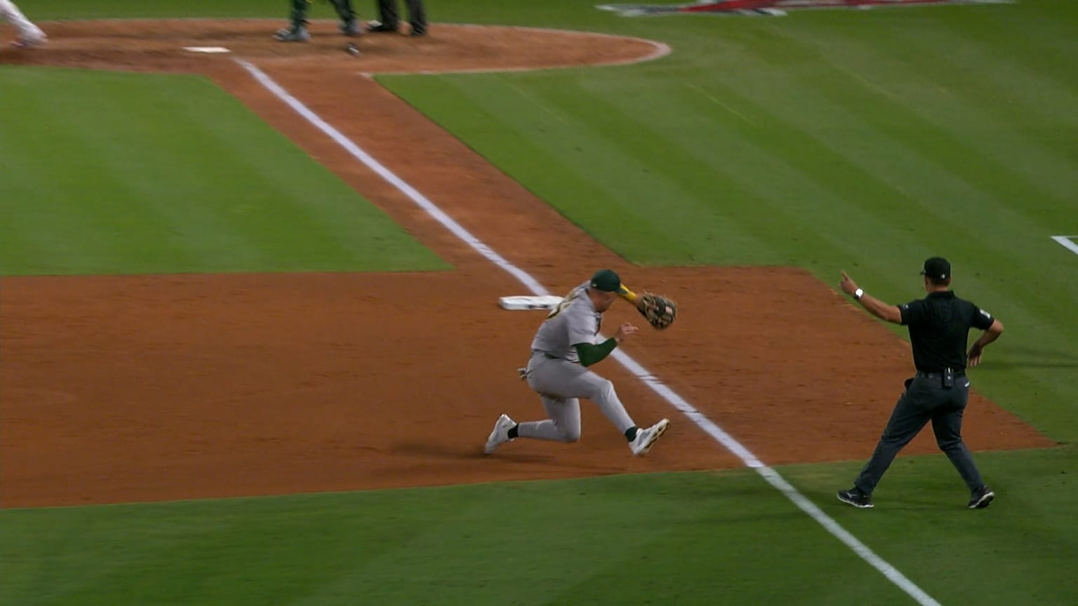 Brett Harris' great pick and throw to first | 07/27/2024 | Athletics