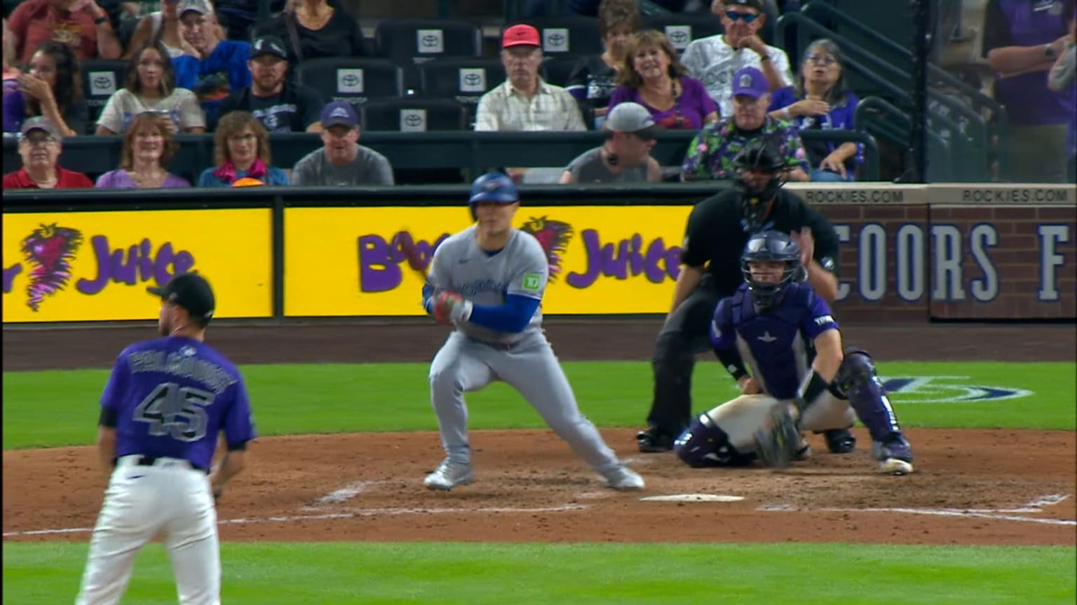 Daulton Varsho's RBI single | 08/04/2025 | MLB.com