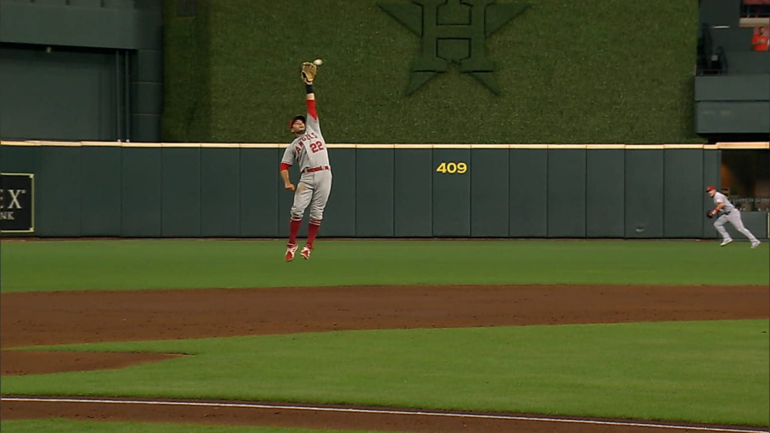 David Fletcher robs Jeremy Peña with a superb catch | 09/09/2022 | Los ...