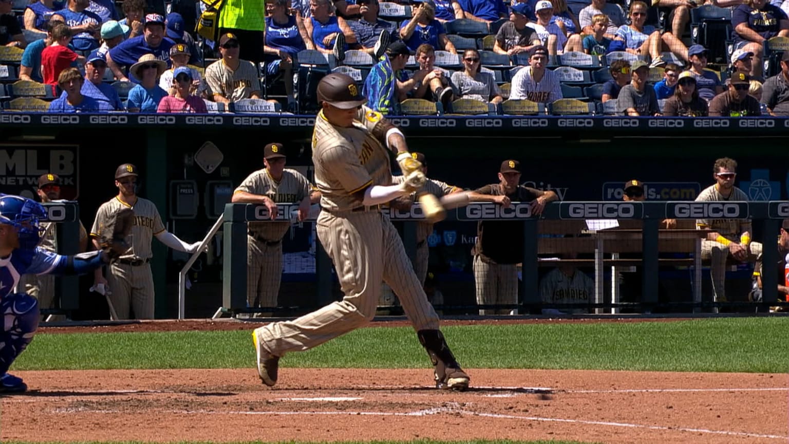 Manny Machado lines an RBI single to left field | 08/28/2022 | San ...