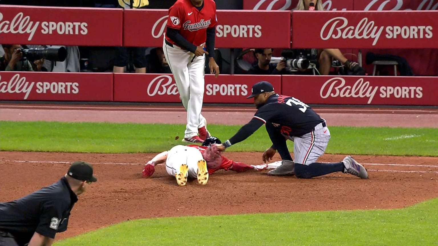 Ronny Henríquez revira y saca a Myles Straw | 17/09/2024 | Los Marlins ...