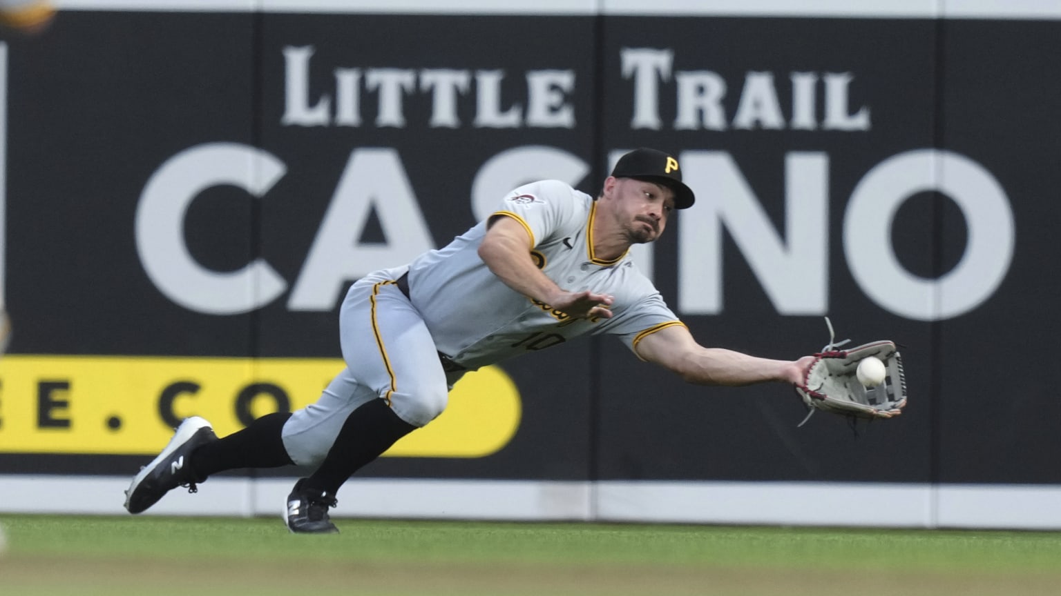 Bryan Reynolds' diving catch | 03/28/2025 | Pittsburgh Pirates
