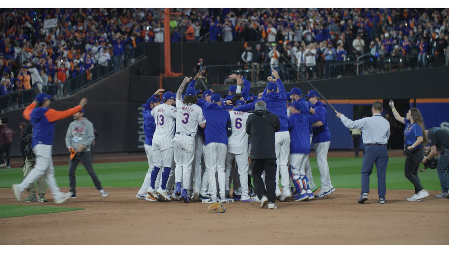Field View: The moment Mets clinched NLCS spot | 10/09/2024 | New York Mets