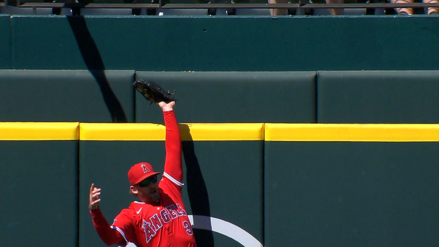 Taylor Ward's spectacular leaping catch | 09/08/2024 | Los Angeles Angels