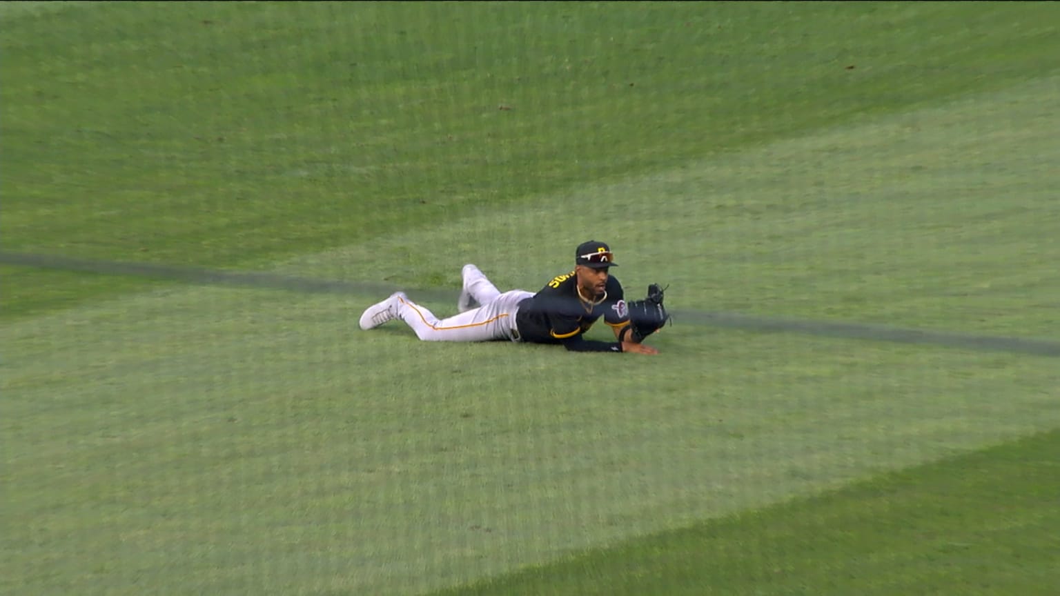 Joshua Palacios makes a nice diving catch in right | 08/29/2023 ...