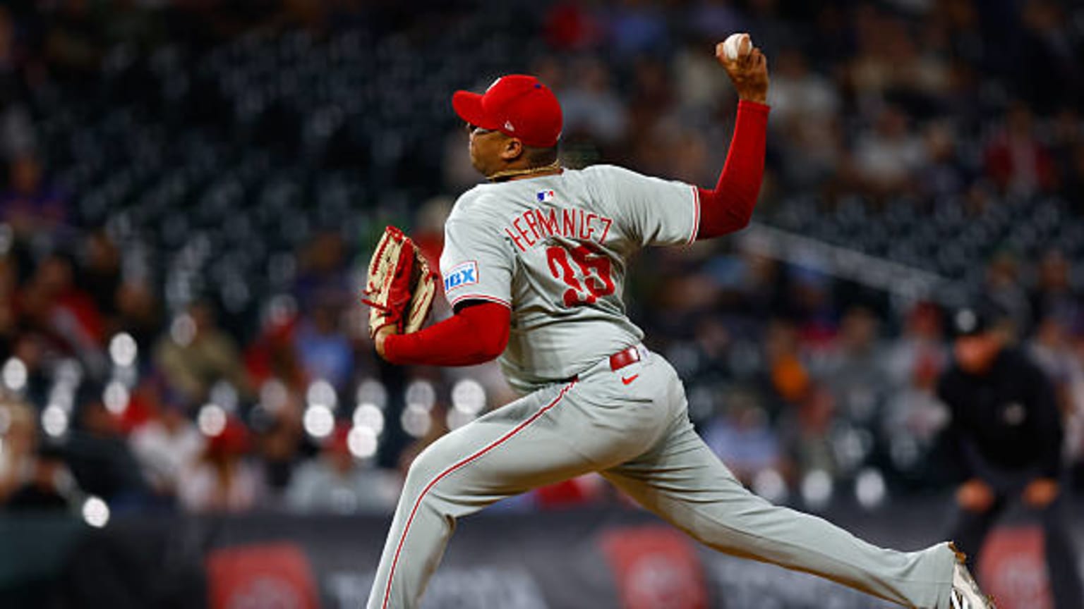 Carlos Hernández fields the final out | 05/21/2025 | Philadelphia Phillies