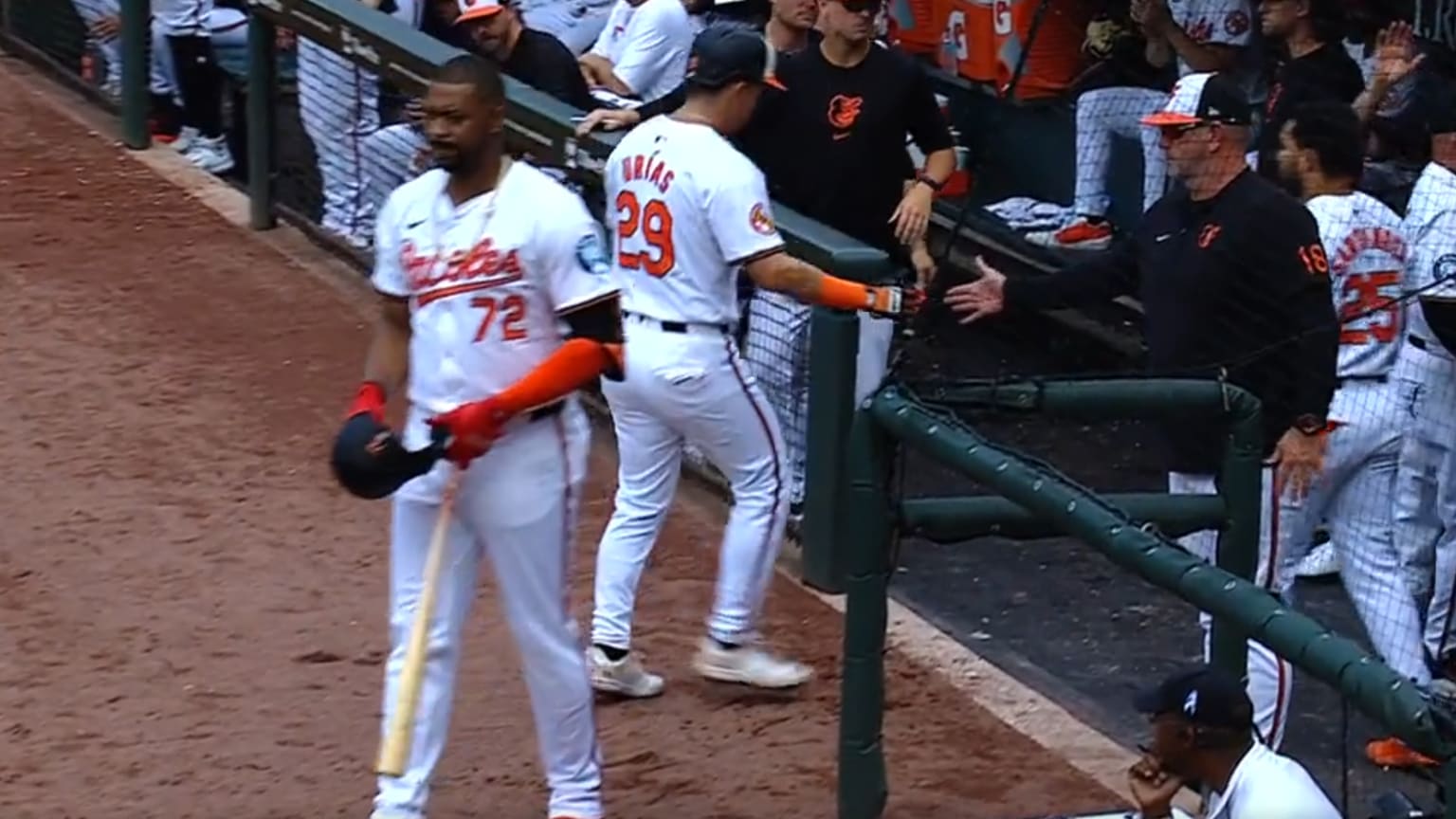 Ramón Urías scores on throwing error | 08/18/2024 | Baltimore Orioles