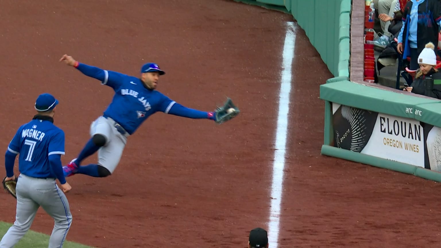 George Springer's sensational catch | 04/10/2025 | Toronto Blue Jays