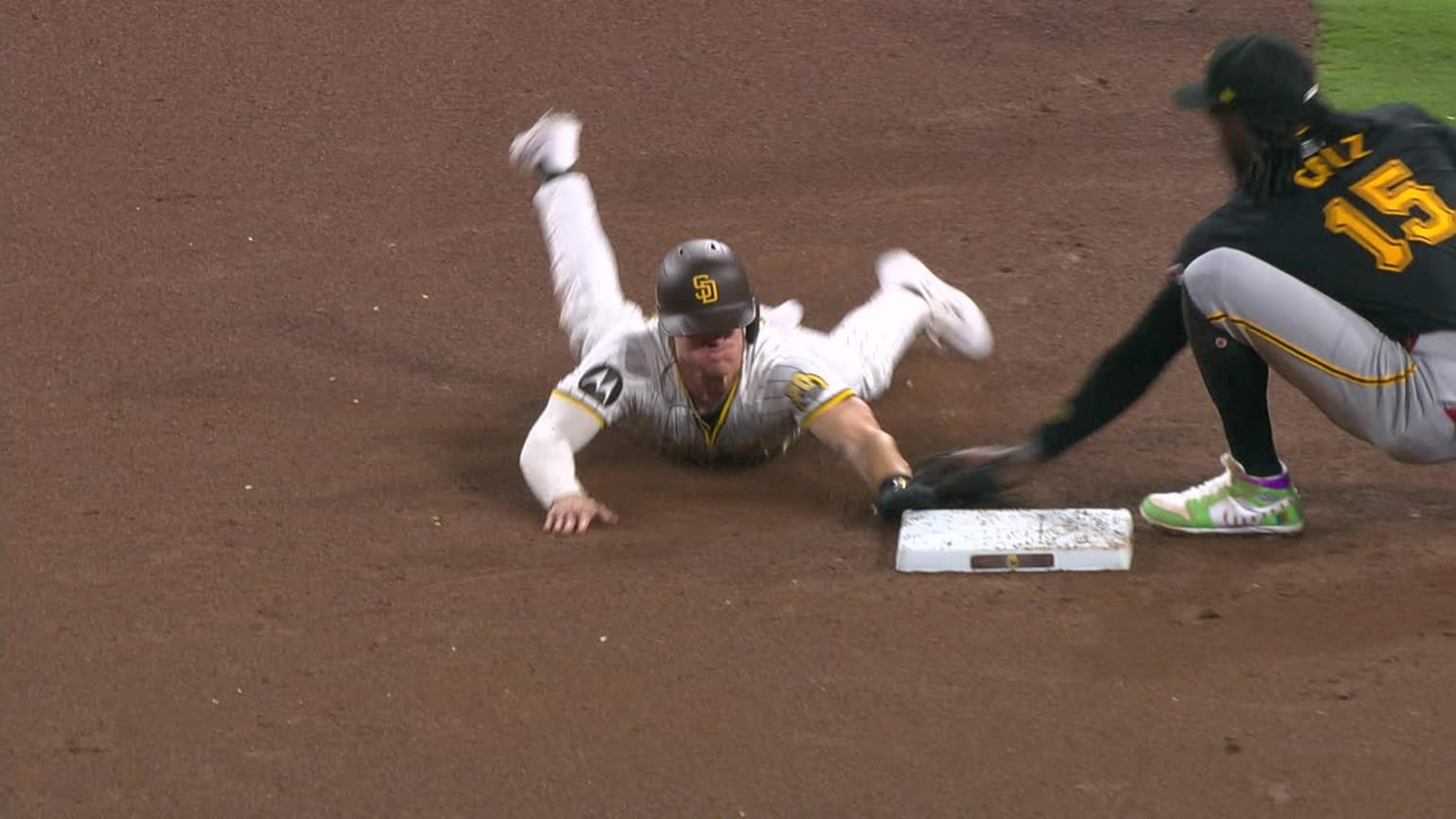 Joey Bart nabs Bryce Johnson after review | 08/13/2024 | Pittsburgh Pirates