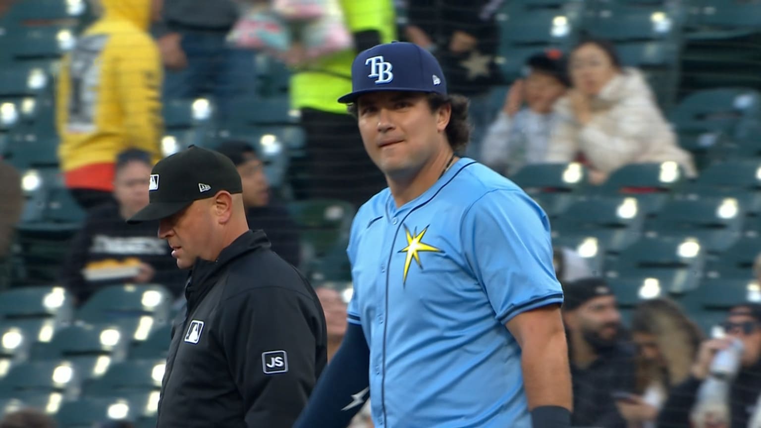 Bob Seymour makes a catch falling into net | 08/16/2025 | Tampa Bay Rays