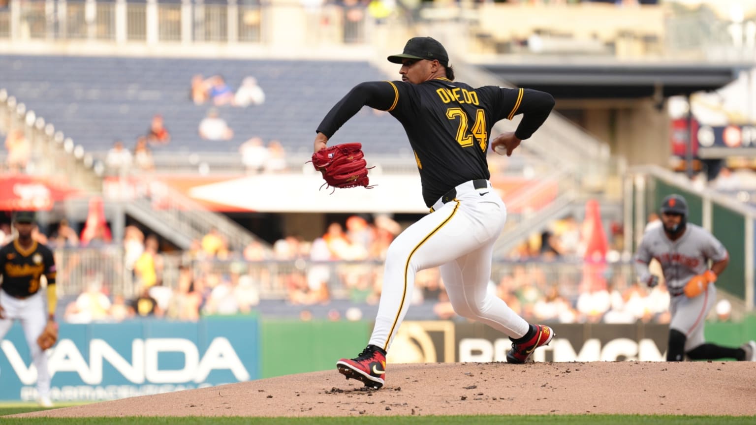 Johan Oviedo strikes out Patrick Bailey | 08/04/2025 | MLB.com