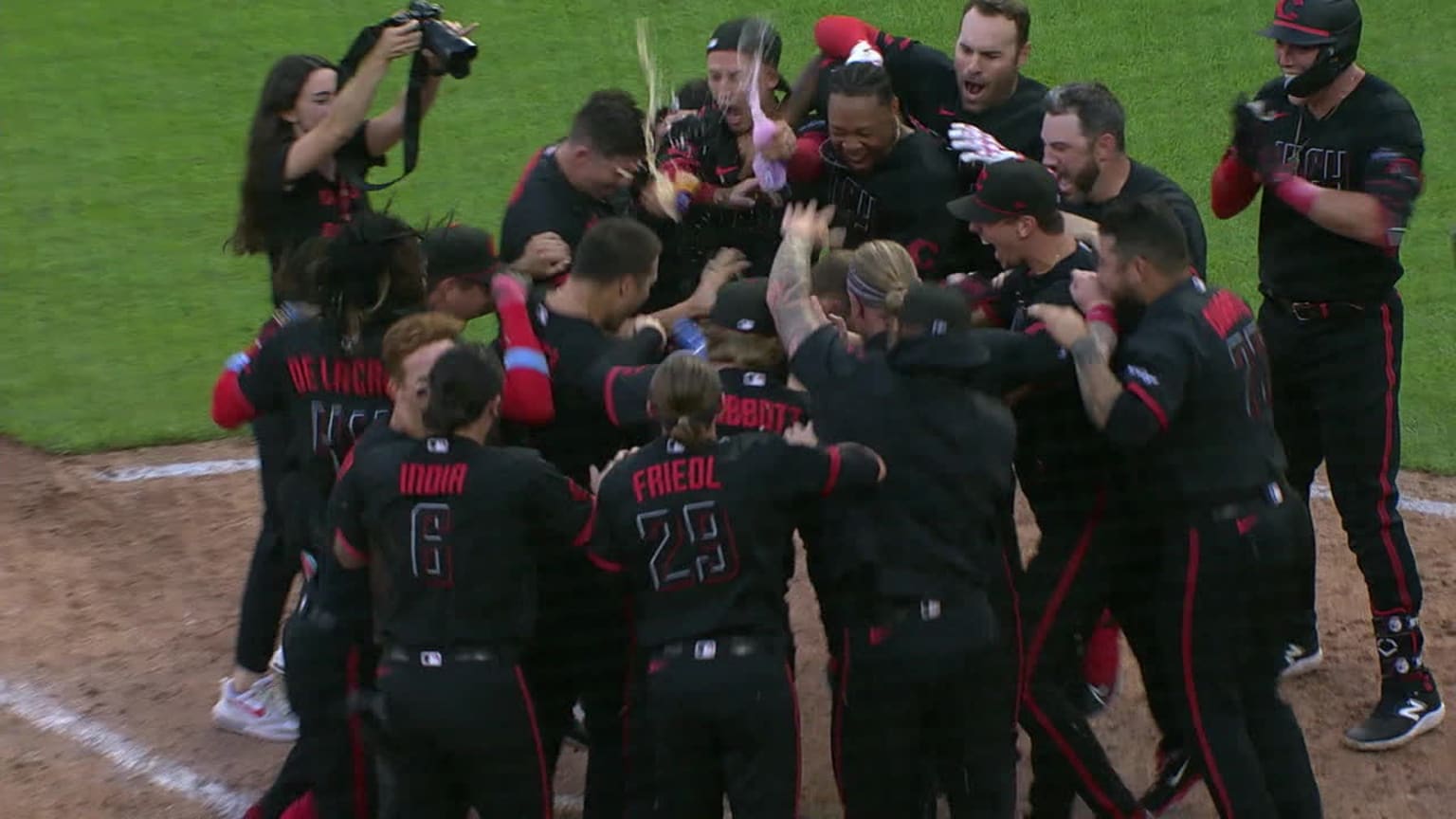 Spencer Steer hits a walk-off two-run home run | 06/30/2023 ...