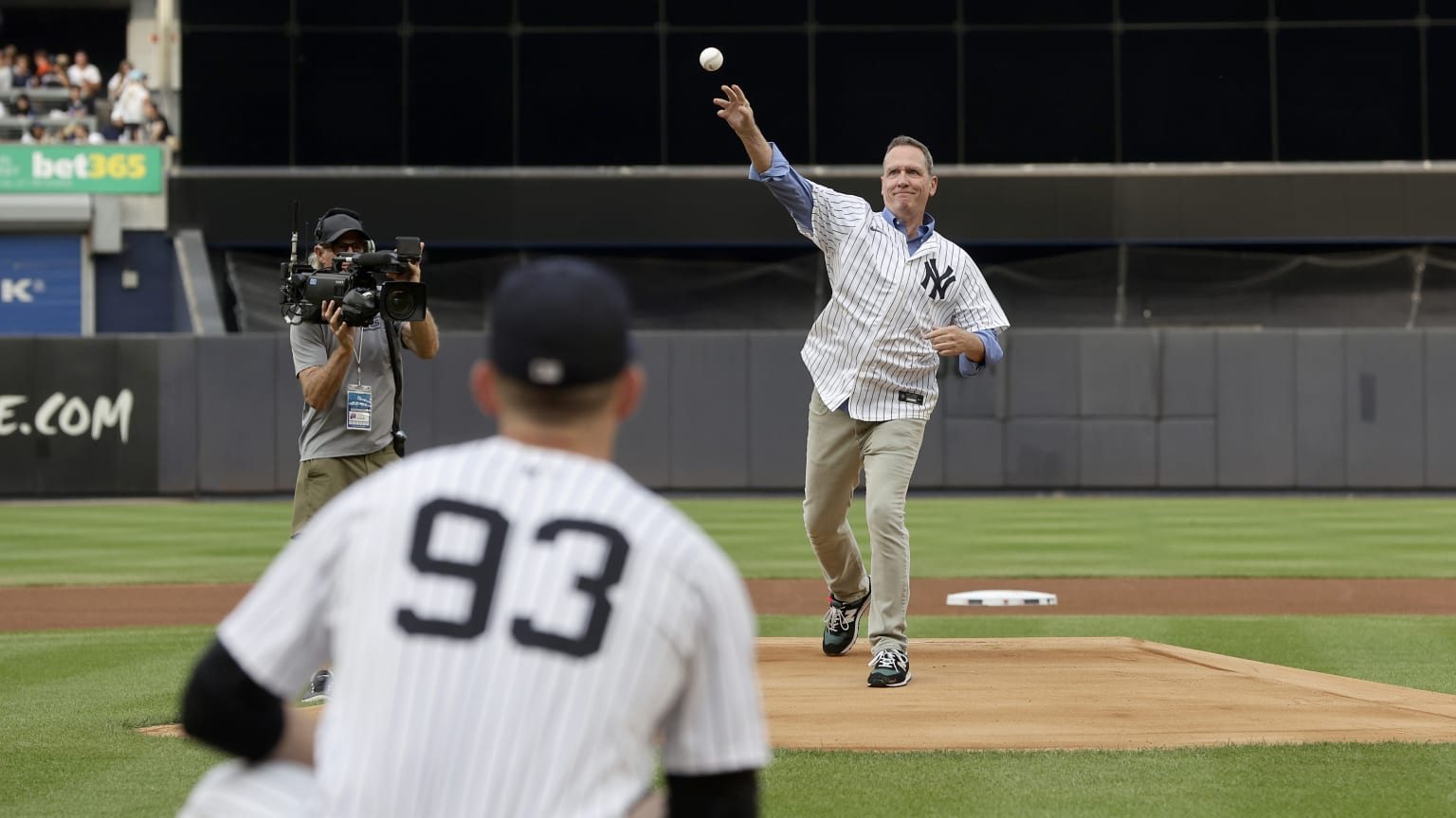 David Cone throws out the first pitch | 07/23/2024 | New York Yankees