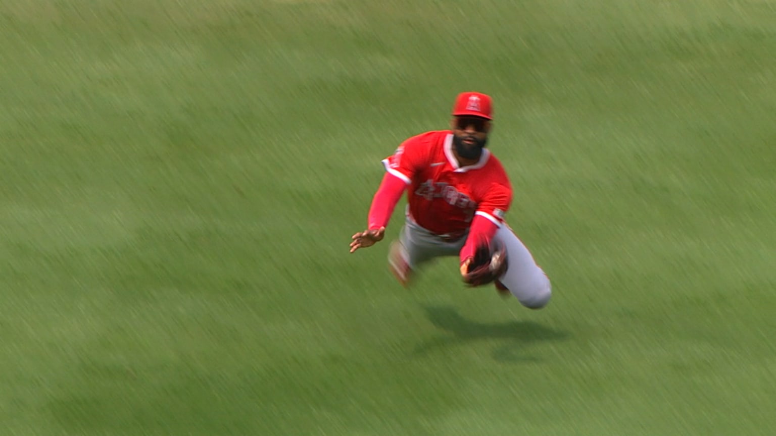Jo Adell se desliza para hacer la atrapada | 04/06/2025 | Los Angels de ...