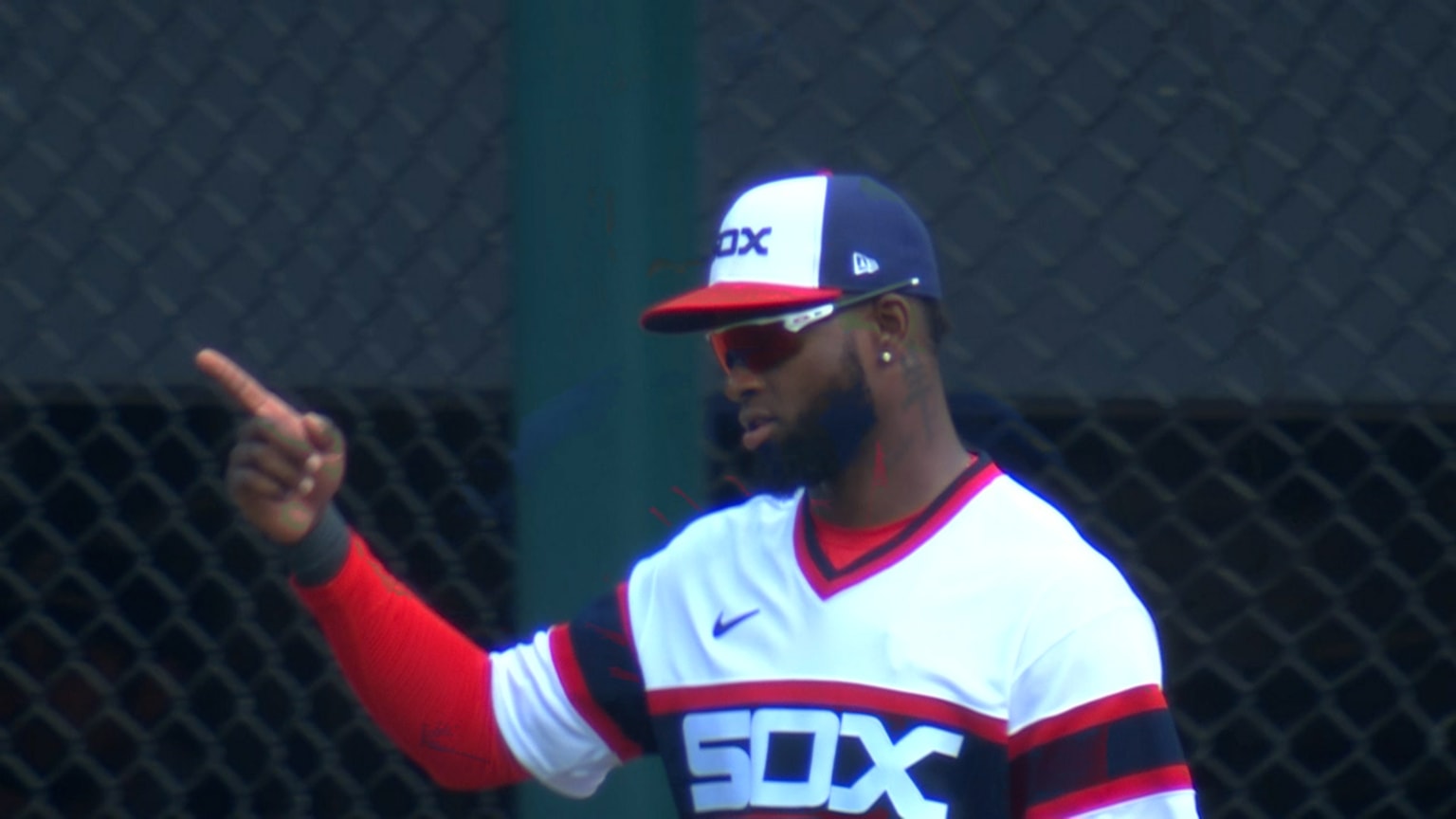 Robert Jr. makes a smooth catch in the 7th inning | 06/25/2023 ...