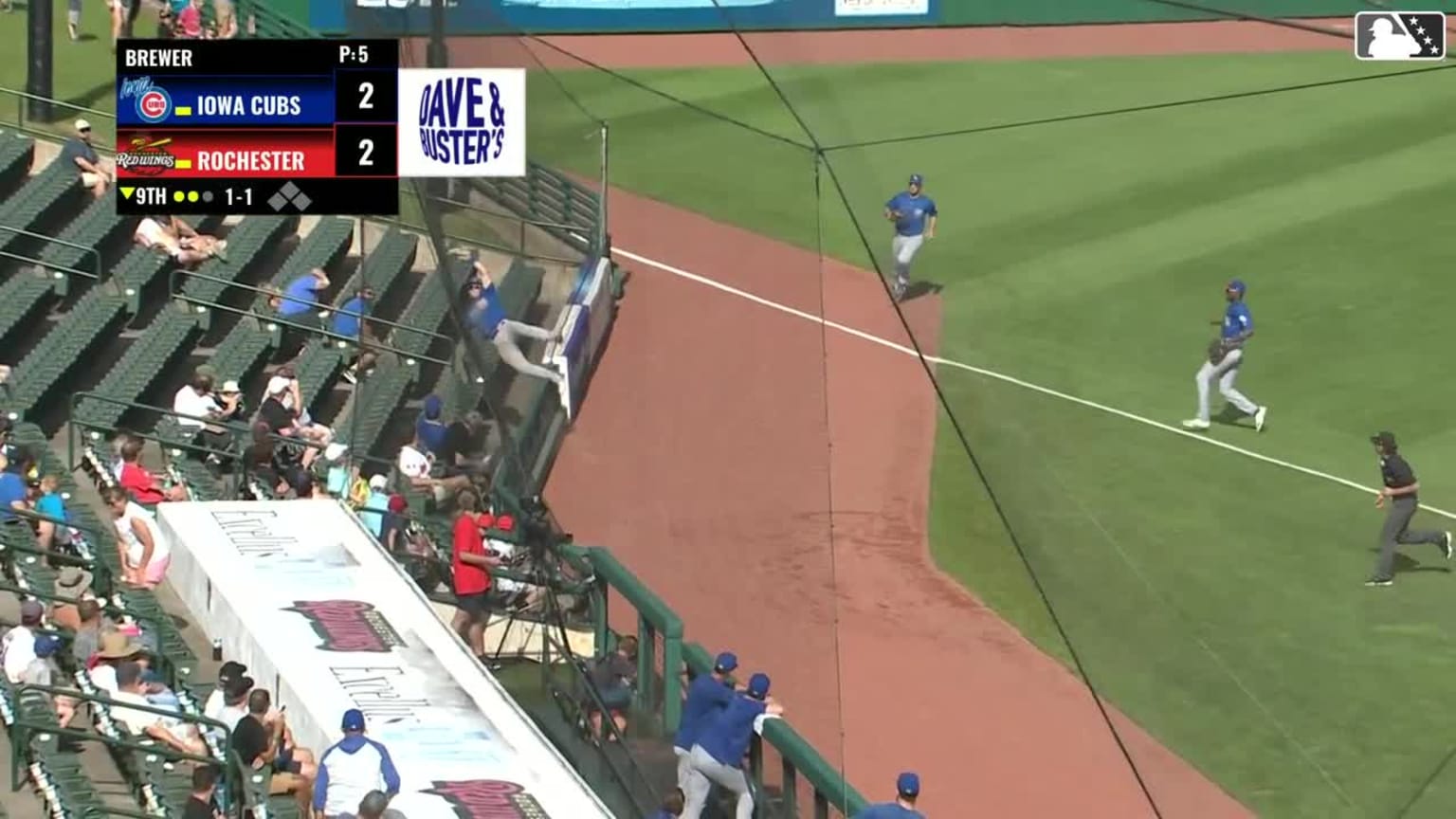 Matt Shaw's breathtaking leaping grab | 09/22/2024 | MLB.com