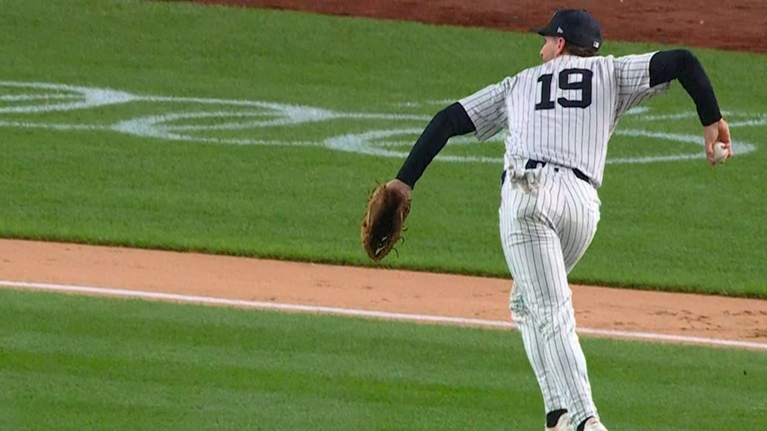 Ryan McMahon hace un buen out a mano limpia | 23/09/2025 | Los Yankees ...