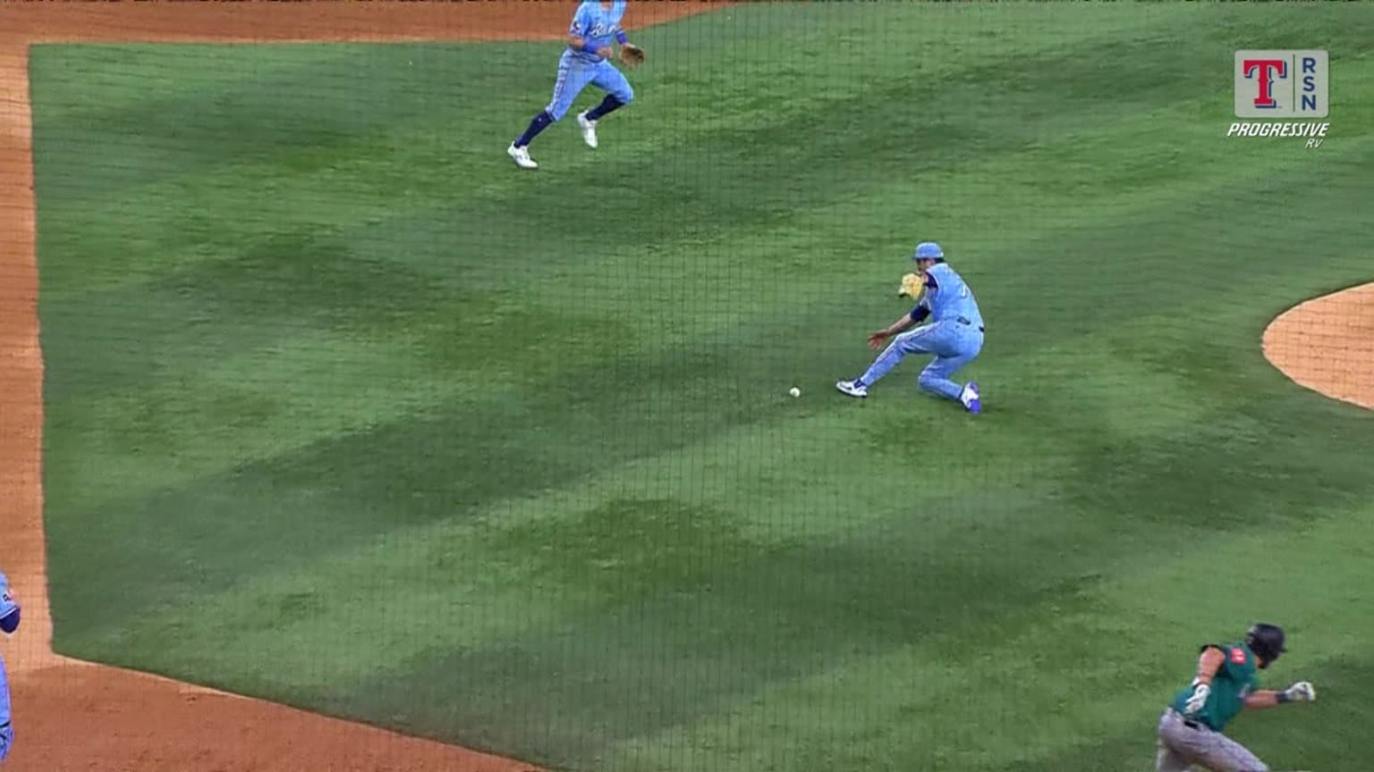 Luke Jackson's incredible barehanded play | 06/29/2025 | Texas Rangers