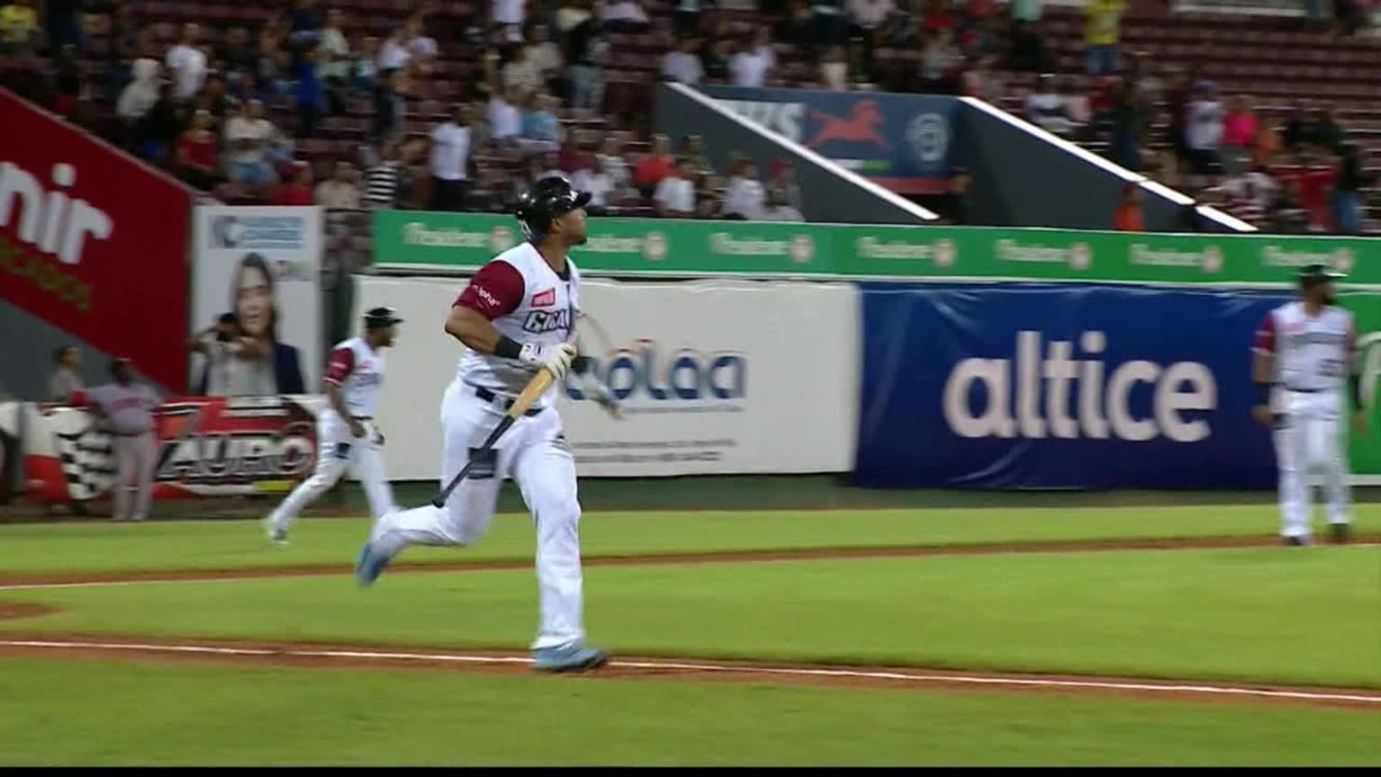 Moisés Sierra detona grand slam en el 4to | 02/12/2023 | Lasmayores.com