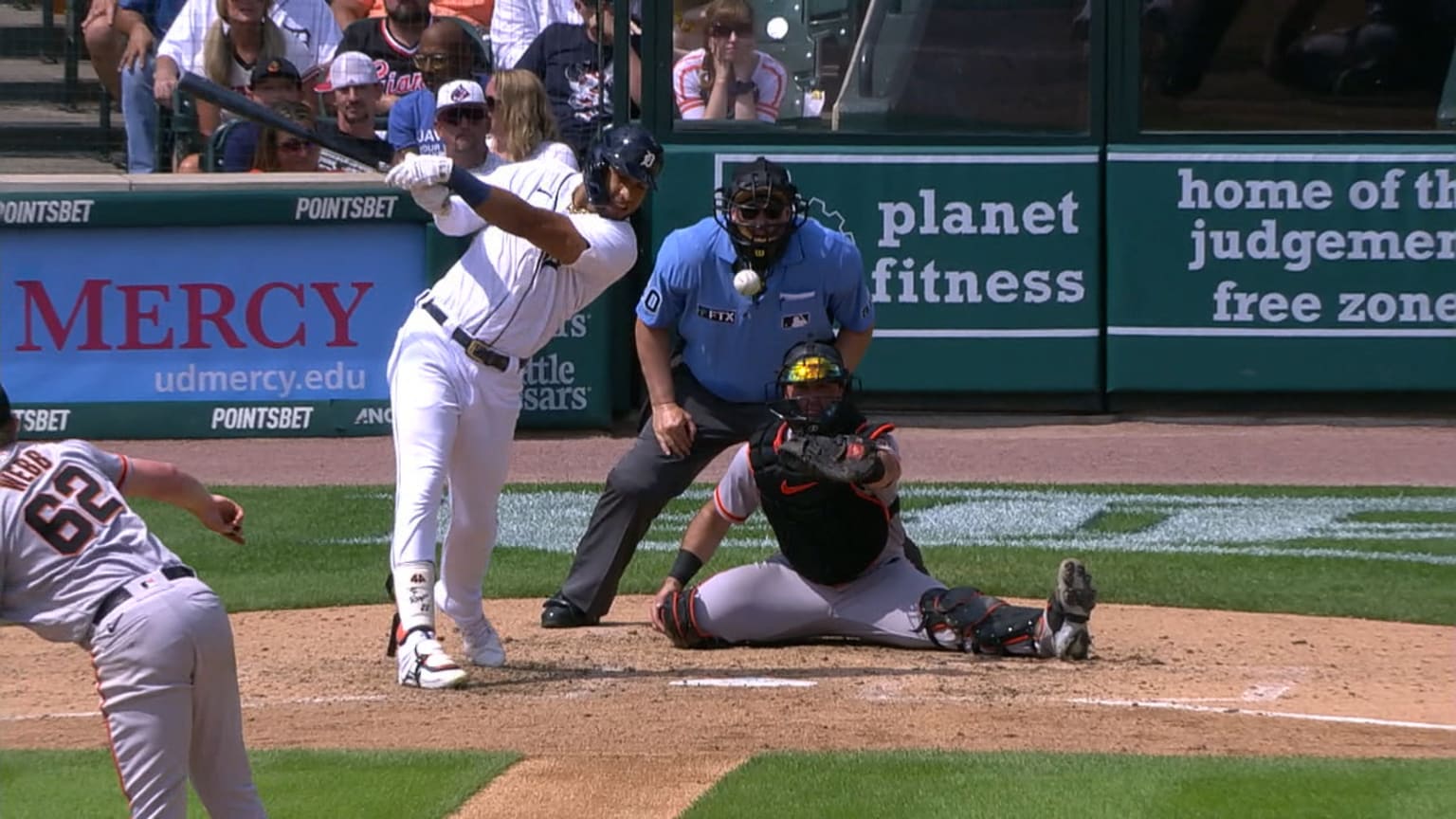 Victor Reyes lines a two-run single to center field | 08/24/2022 | San ...