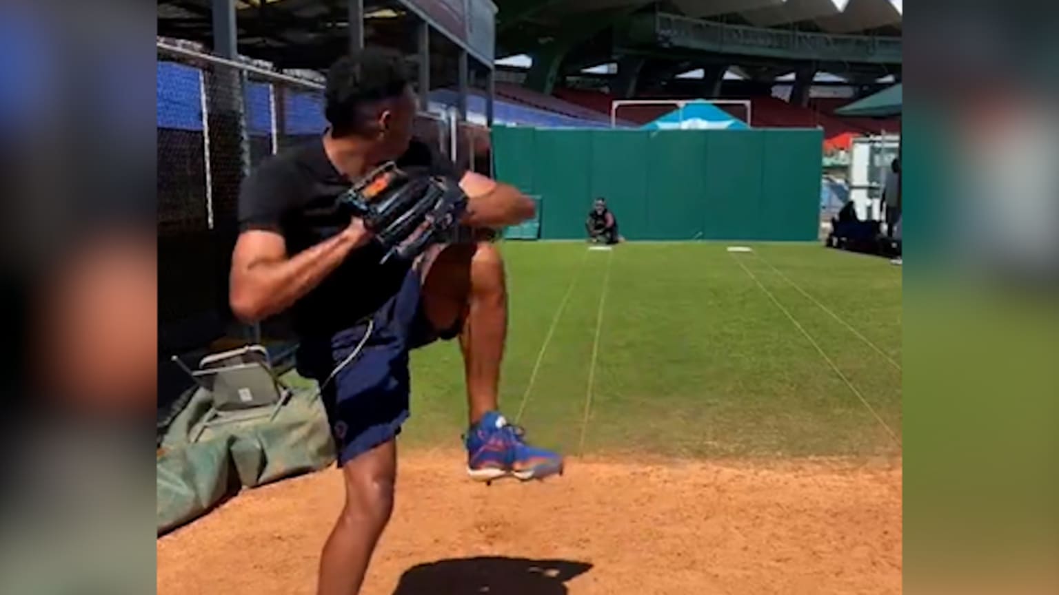 Edwin Díaz throws bullpen session | 01/30/2024 | New York Mets