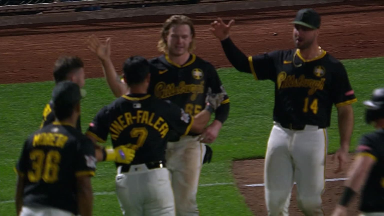 Isiah Kiner-Falefa walks it off | 08/04/2025 | Pittsburgh Pirates