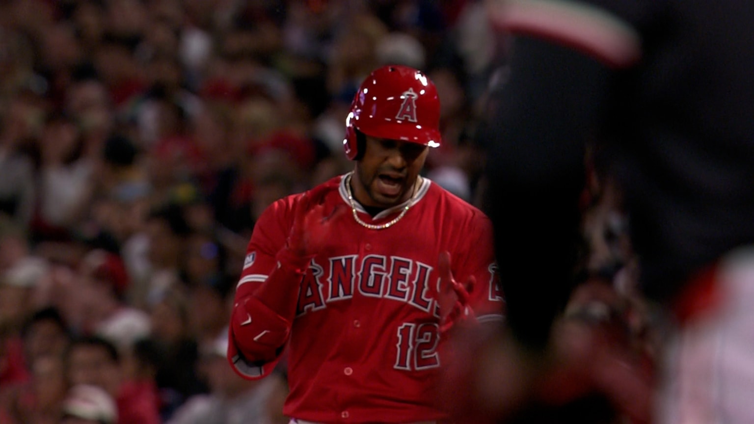 Aaron Hicks grounds an RBI single to center field | 04/27/2024 | Los ...