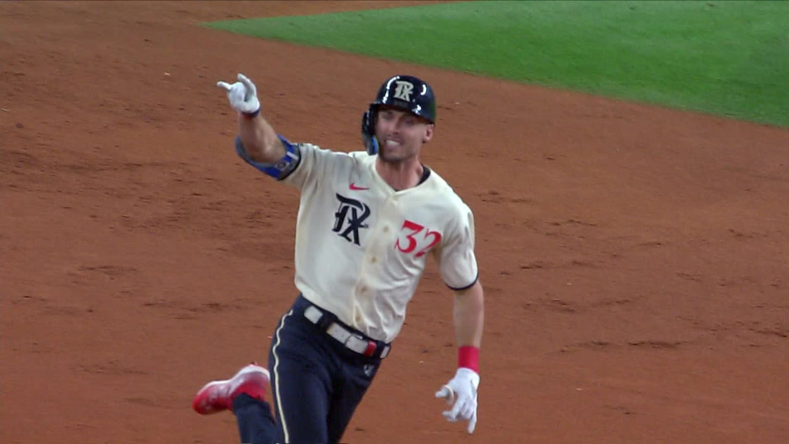 Evan Carter hits a three-run homer to right-center | 09/22/2023 | Texas Rangers