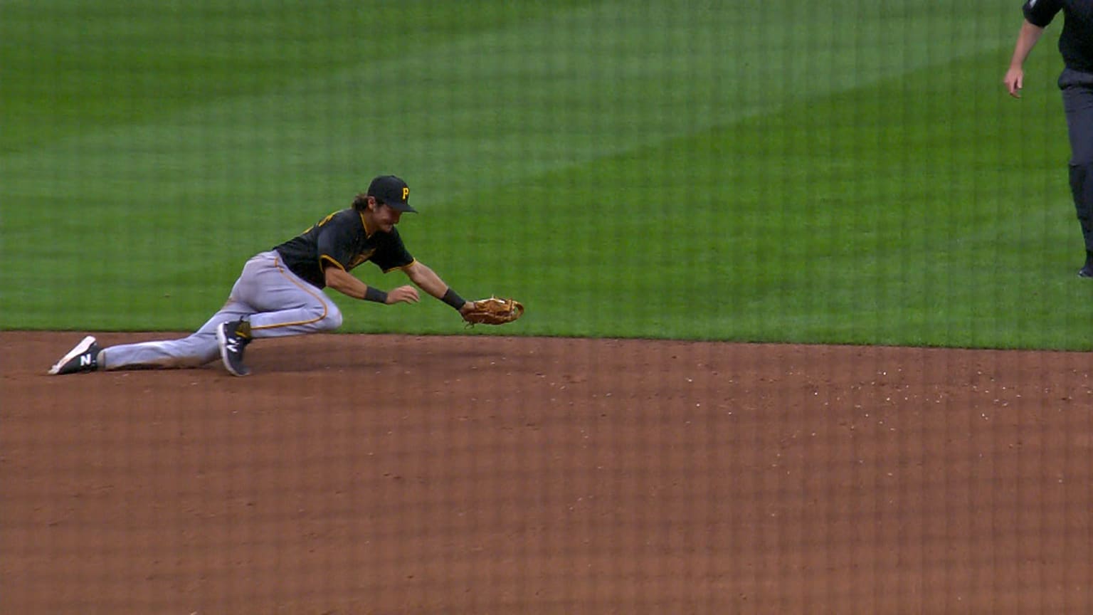 Alika Williams makes a nice diving play in the 9th | 08/04/2023 ...