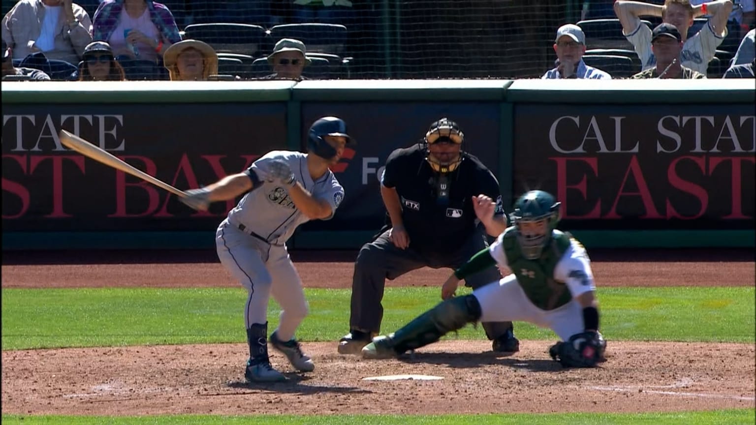 Adam Frazier pokes a two-run double over third base | 09/22/2022 ...