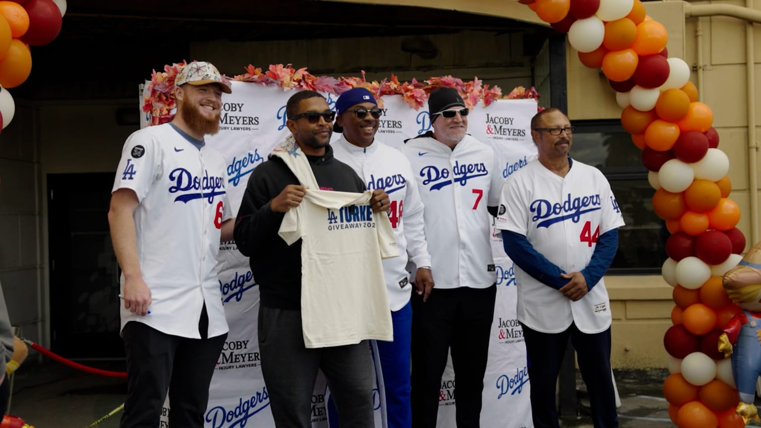 Dodgers host annual Thanksgiving turkey giveaway | 11/19/2025 | Los ...