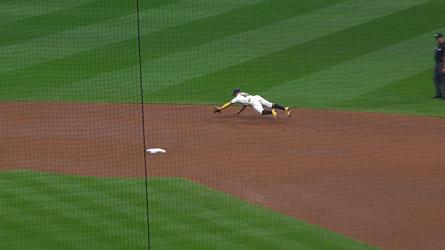 Kolten Wong robs James McCann of a base hit | 09/20/2022 | MLB.com