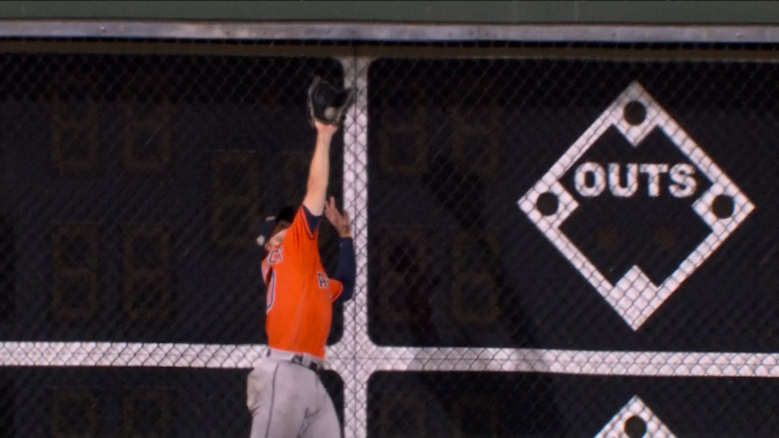Chas McCormick makes a clutch catch at the wall | 11/04/2022 | MLB.com