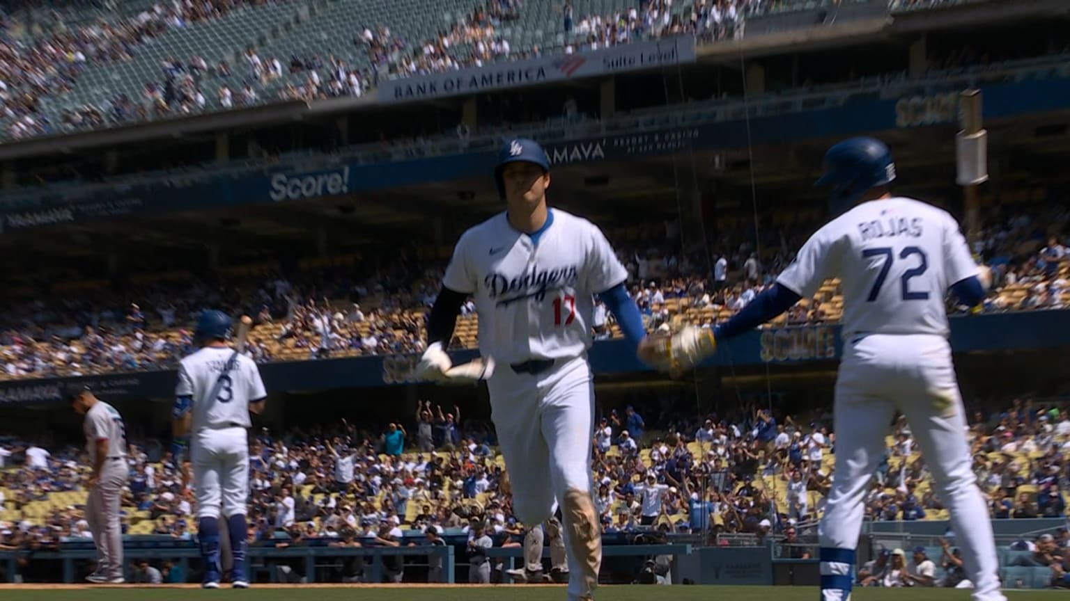 Shohei Ohtani scores on a wild pitch | 04/30/2025 | Los Angeles Dodgers