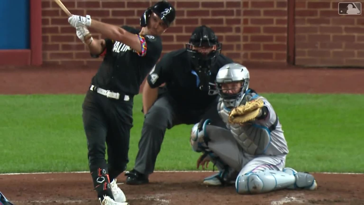 Adam Frazier drills a solo homer to center field | 07/14/2023 ...