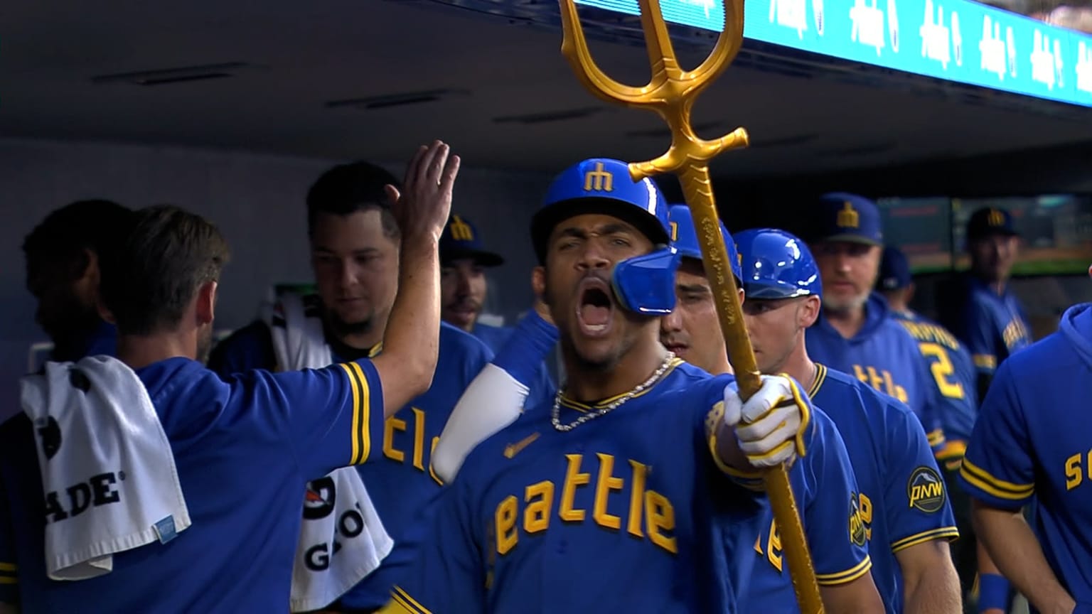 Mariners score five runs in the 4th inning | 08/11/2023 | Seattle Mariners