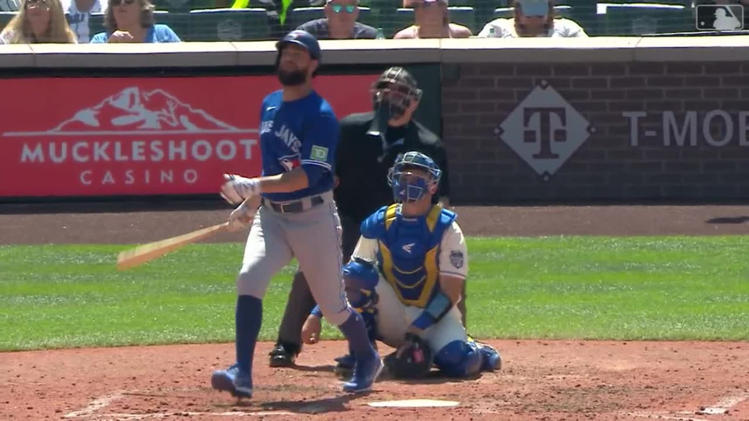 Brandon Belt launches a solo homer to right | 07/23/2023 | Toronto Blue ...
